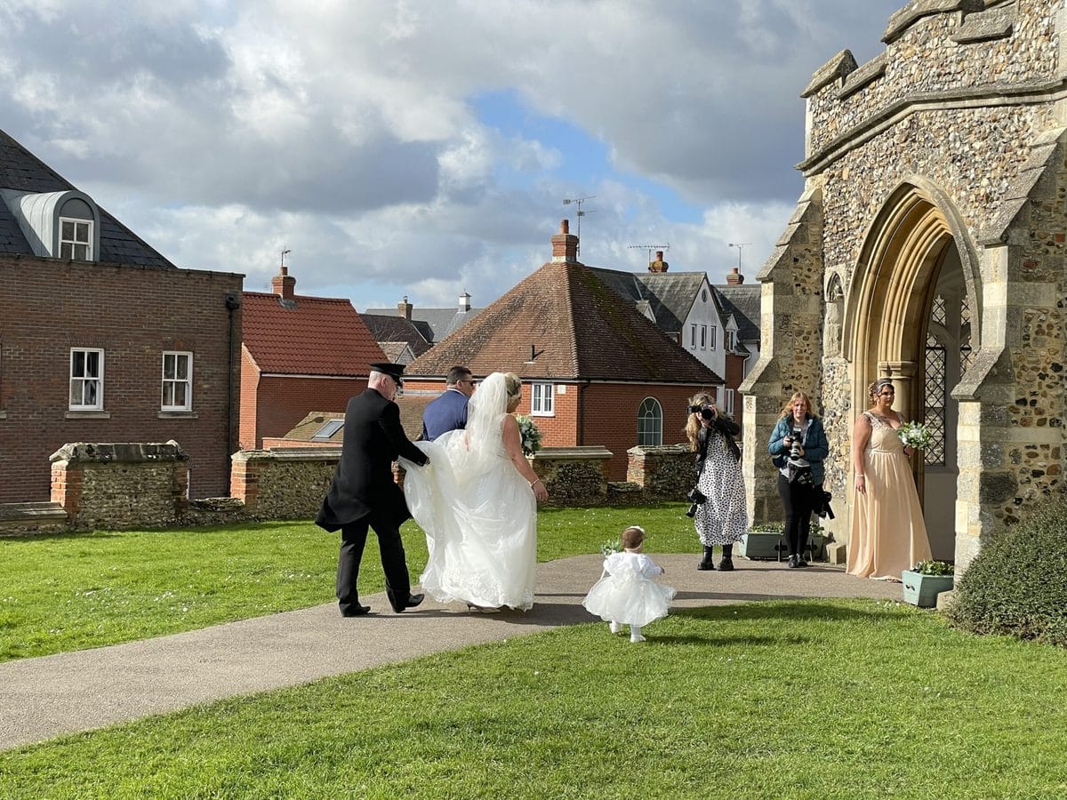 Luxury White Wedding Cars - Wedding Car hire - Wedding transport